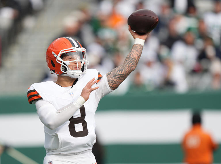 Browns QB Dillon Gabriel leaves Ravens game for concussion evaluation