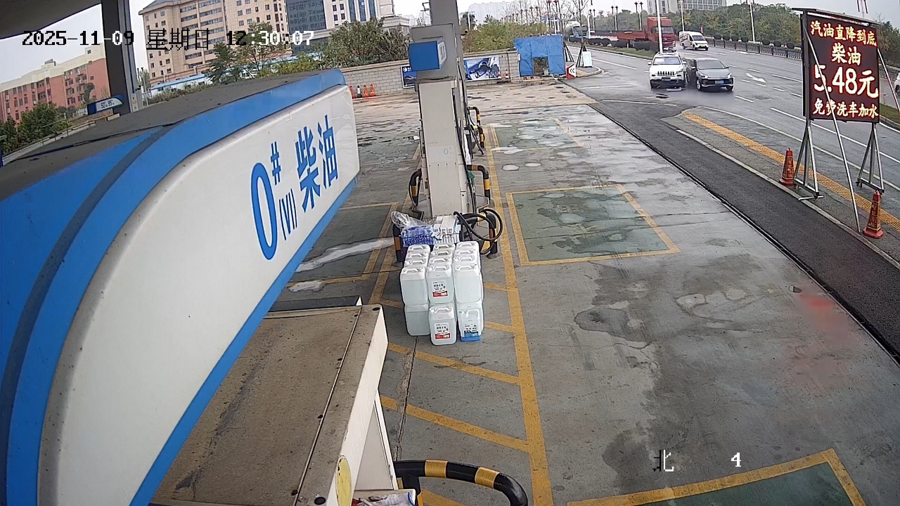 Car accident at gas station, Hunan, China