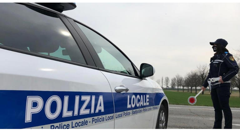 Filottrano, lo travolge e scappa: anziano investito da un furgone in ...