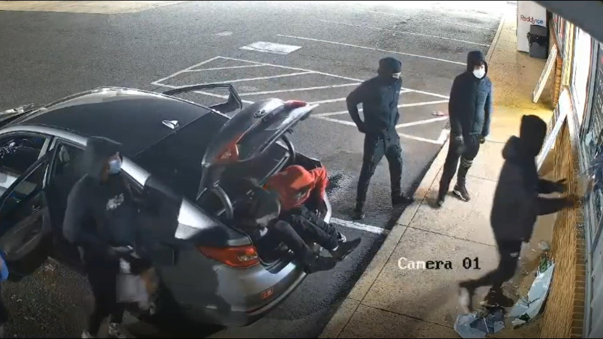 Deputies continue to search for burglary suspects who piled out of car ...