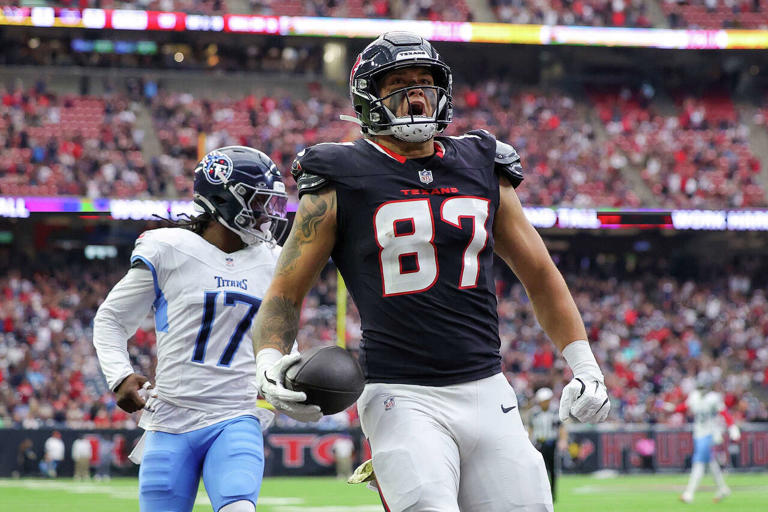 The Texans have a 330-acre, 65-cow farmer in their tight end room