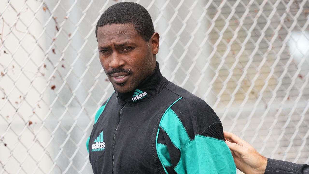 Ex-NFL star Antonio Brown released from jail, awaits attempted murder trial