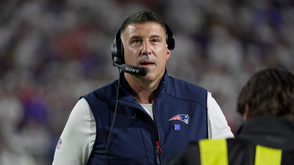 Patriots’ Mike Vrabel opens up on challenge of Texans’ D-line