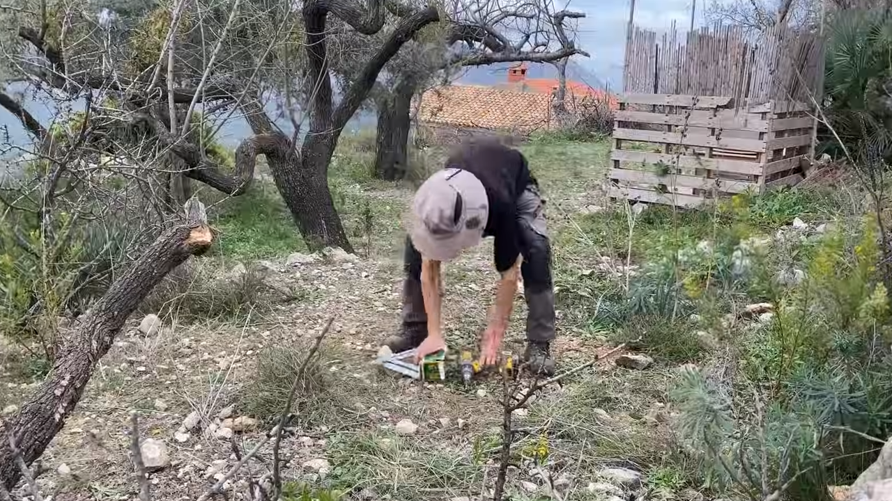 How to pour and finish a concrete slab