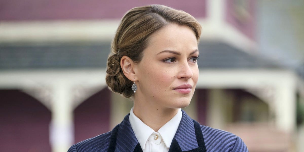 'When Calls the Heart’ Fans Are "Crying" Over Kayla Wallace’s Emotional ...