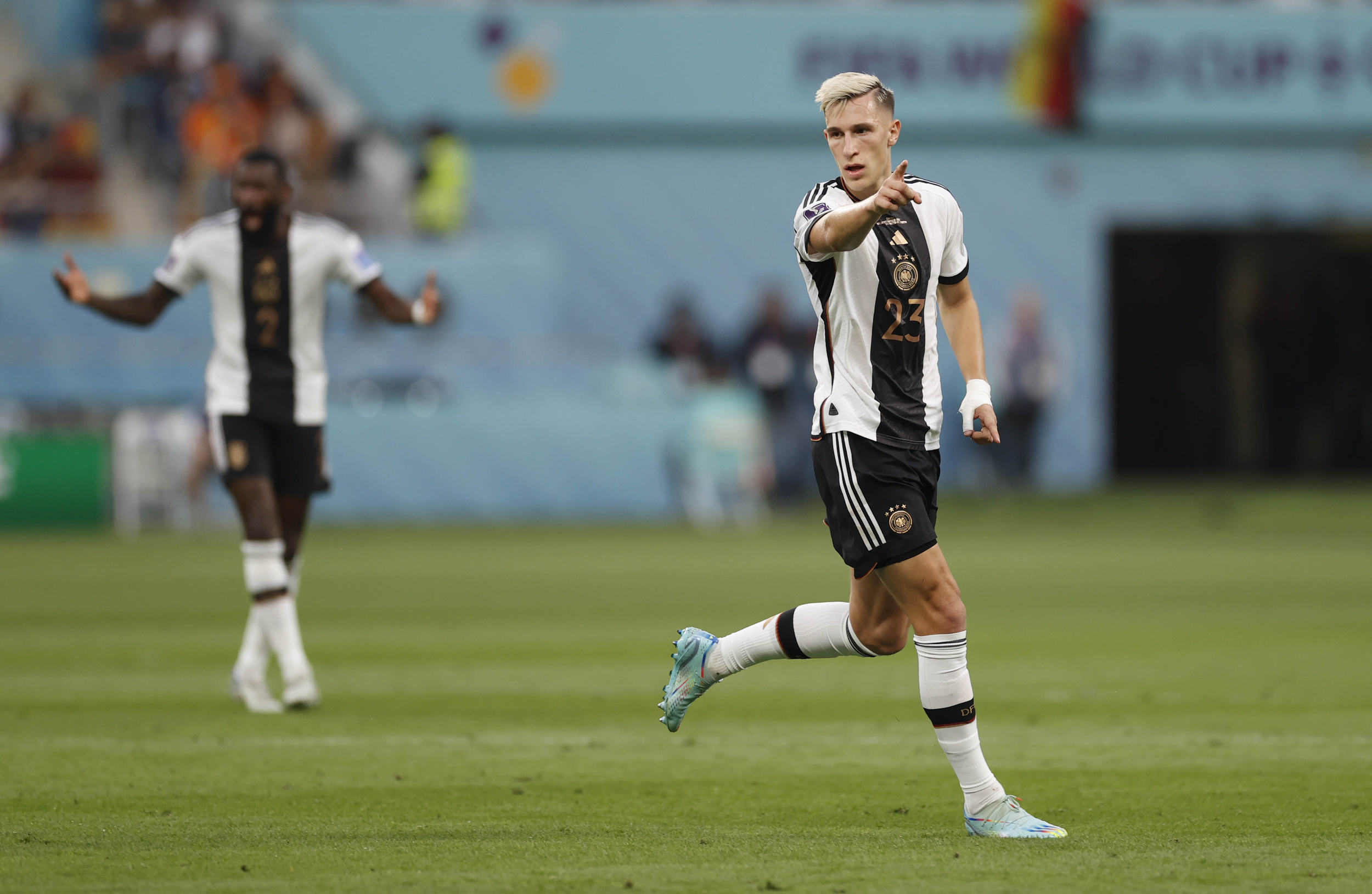 Manchester United vying with Liverpool for €45–50 million defensive ...