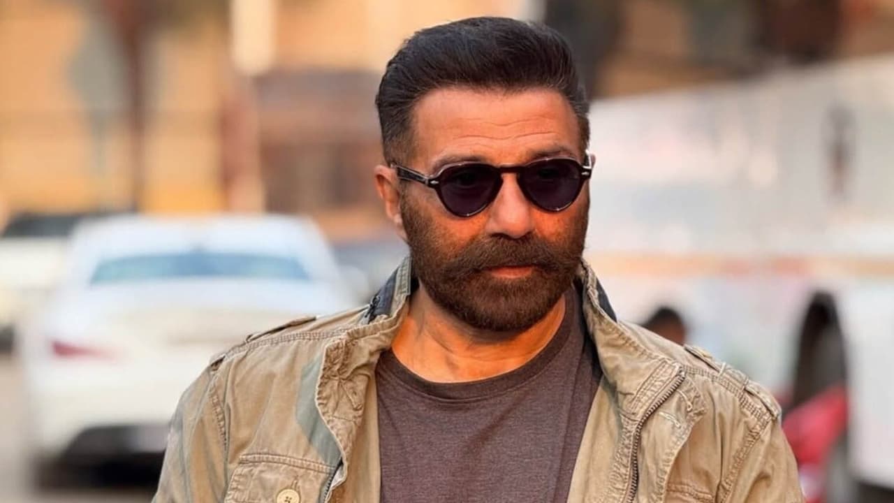 Sunny Deol Snaps at Paparazzi for Invading Privacy, Says “Aapke Ghar ...