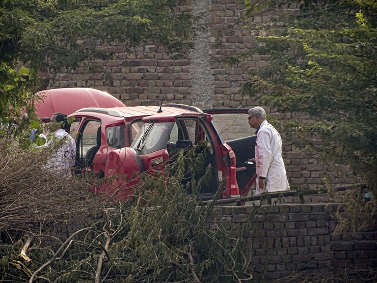 Delhi blast: J-K Police inspecting car linked to terror module found in ...