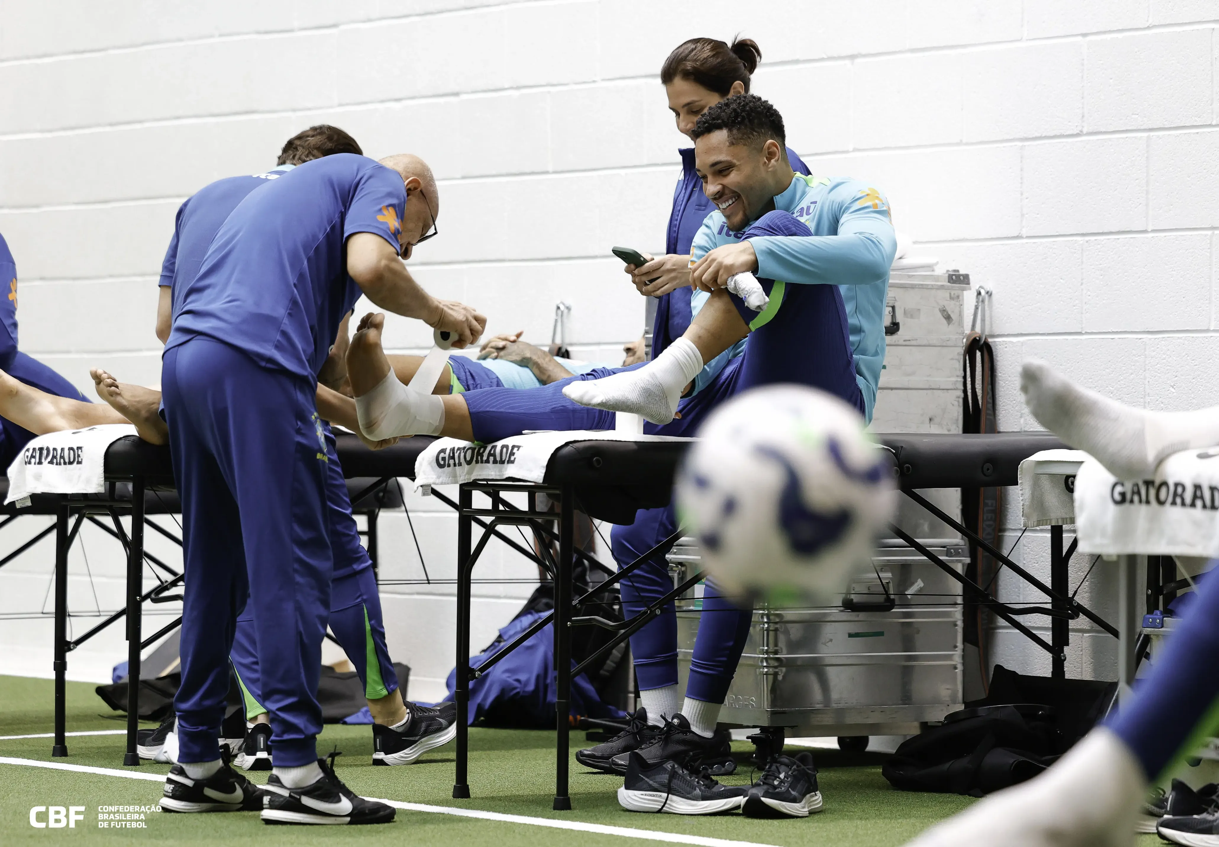 Vitor Roque comenta função na Seleção e evita comparação entre Abel e ...