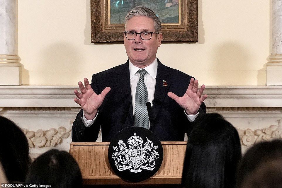 Starmer backs top aide as he kills probe into Cabinet briefings