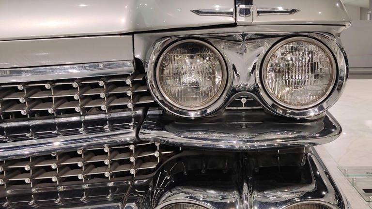 Car headlights existed before light bulbs, so how did they work