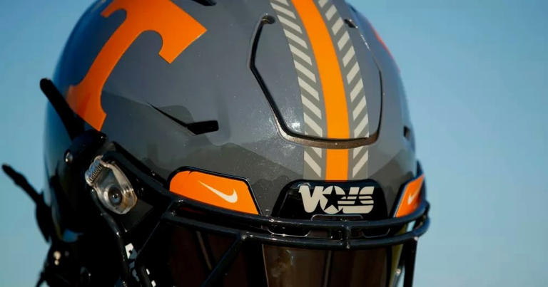 A closer look at Tennessee Football’s new ‘Volunteer Spirit’ Smokey ...