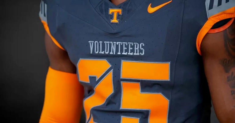 A closer look at Tennessee Football’s new ‘Volunteer Spirit’ Smokey ...