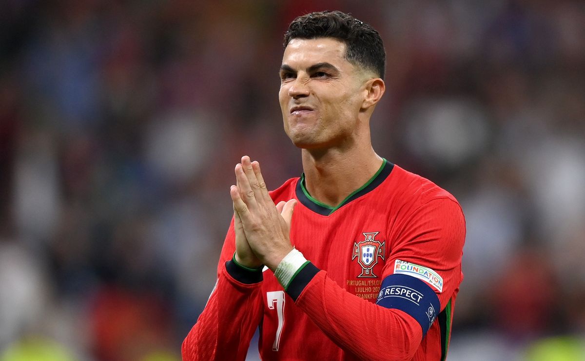 Cristiano Ronaldo makes unusual request to Ireland fans ahead of ...