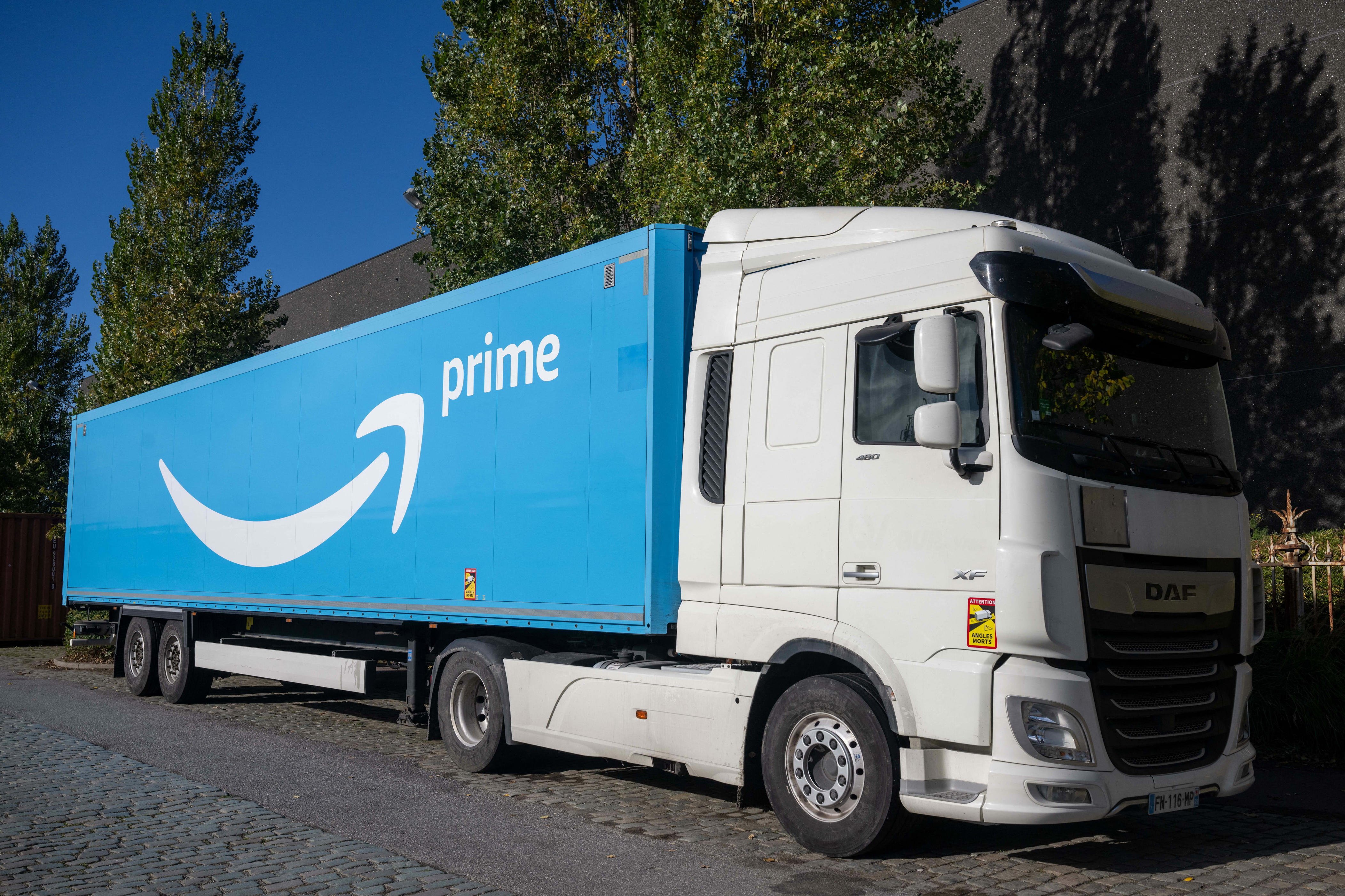 Amazon Lays Off 660 NYC Workers Amid AI Shift