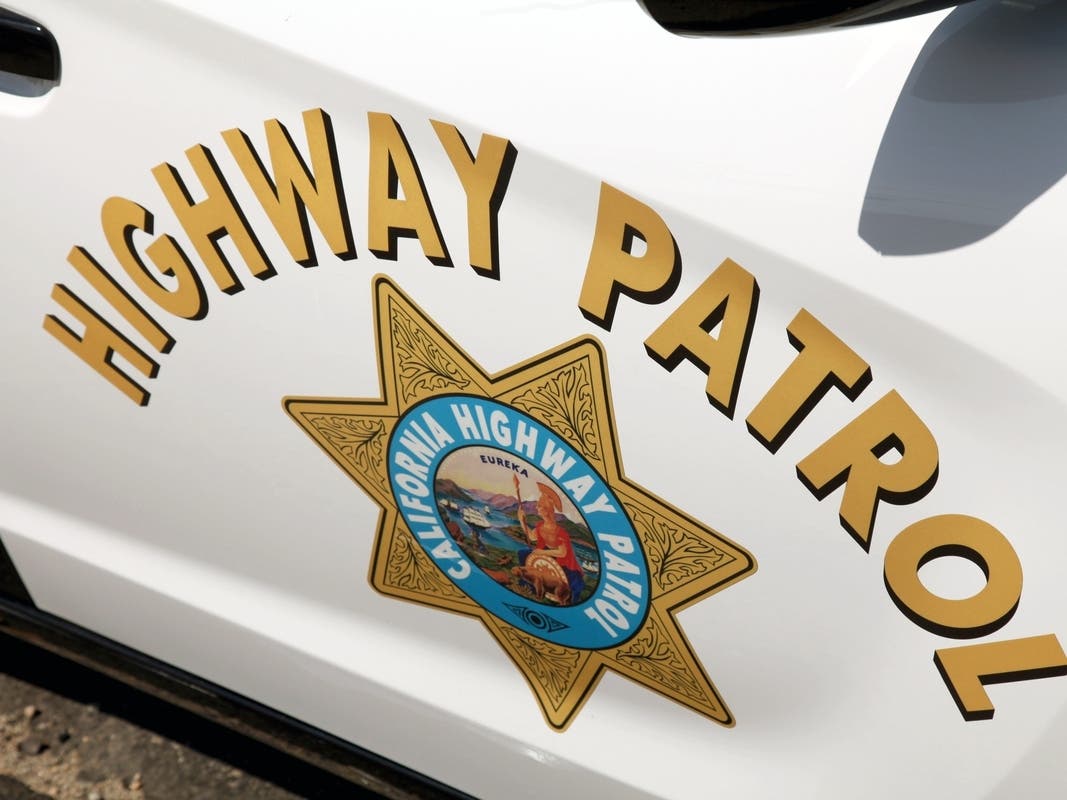 Driver Dead After Veering Off Freeway Exit, Crashing Into Light Pole In ...