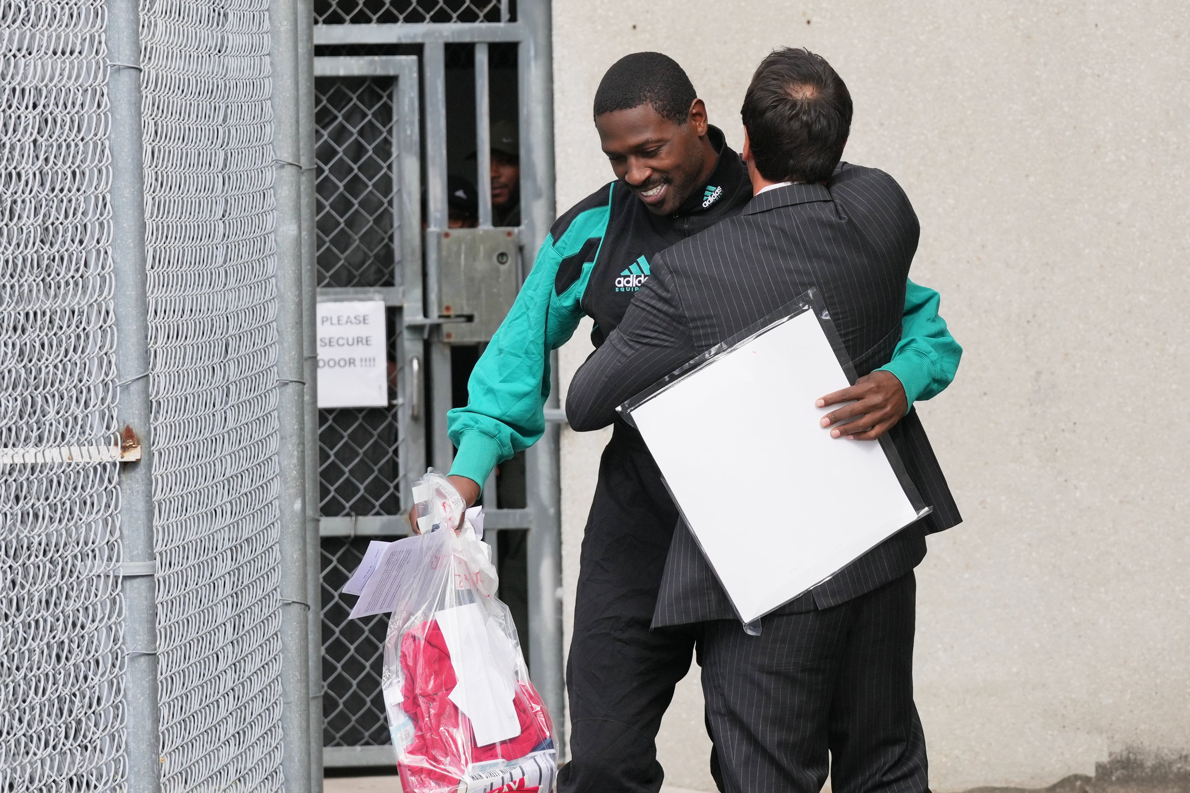Former NFL player Antonio Brown released from Miami jail to await ...
