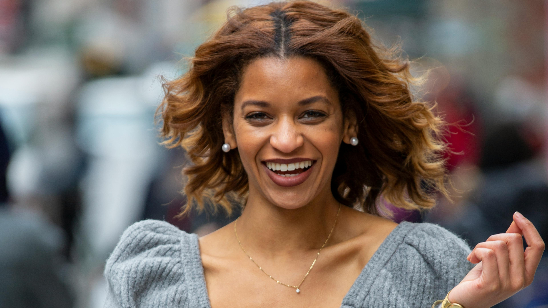 10 Hairstyles Perfect For Wavy Locks & 10 Cuts You Will Regret