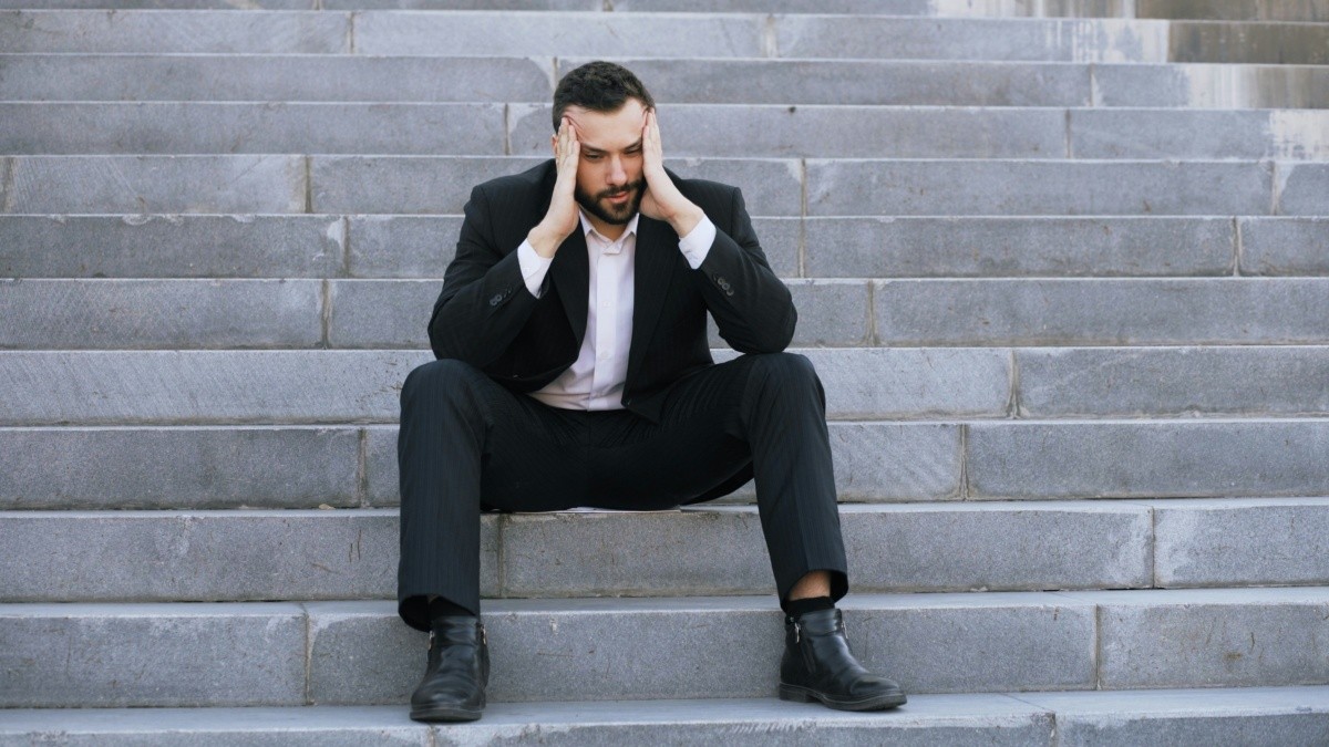 Silent signs that a man is unhappy in his marriage, even if he never ...