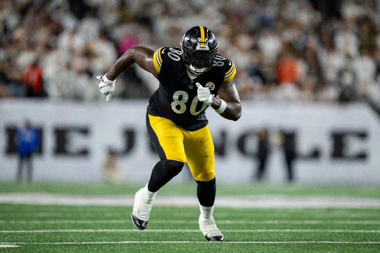 Aaron Rodgers leaves Cris Collinsworth red-faced by correcting Steelers ...