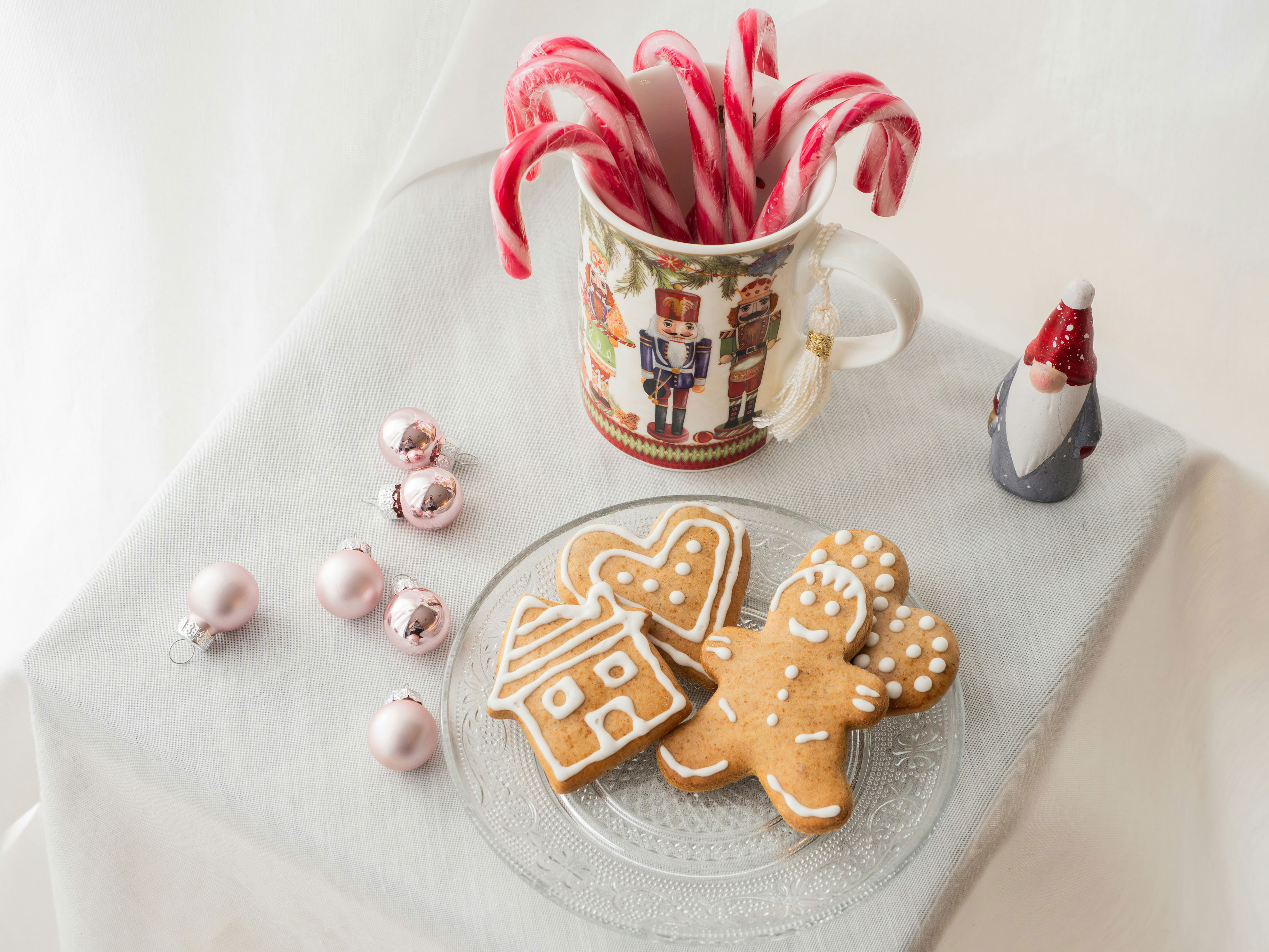 7 Holiday Candies from the 1990s You Forgot Existed