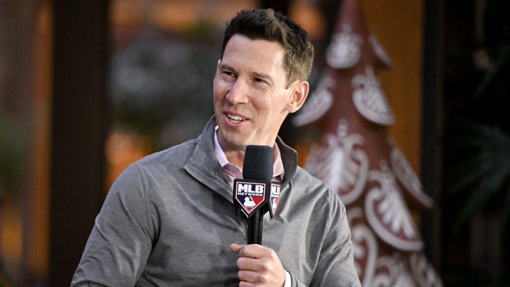 Red Sox interested in signing veteran Gold Glove utility man