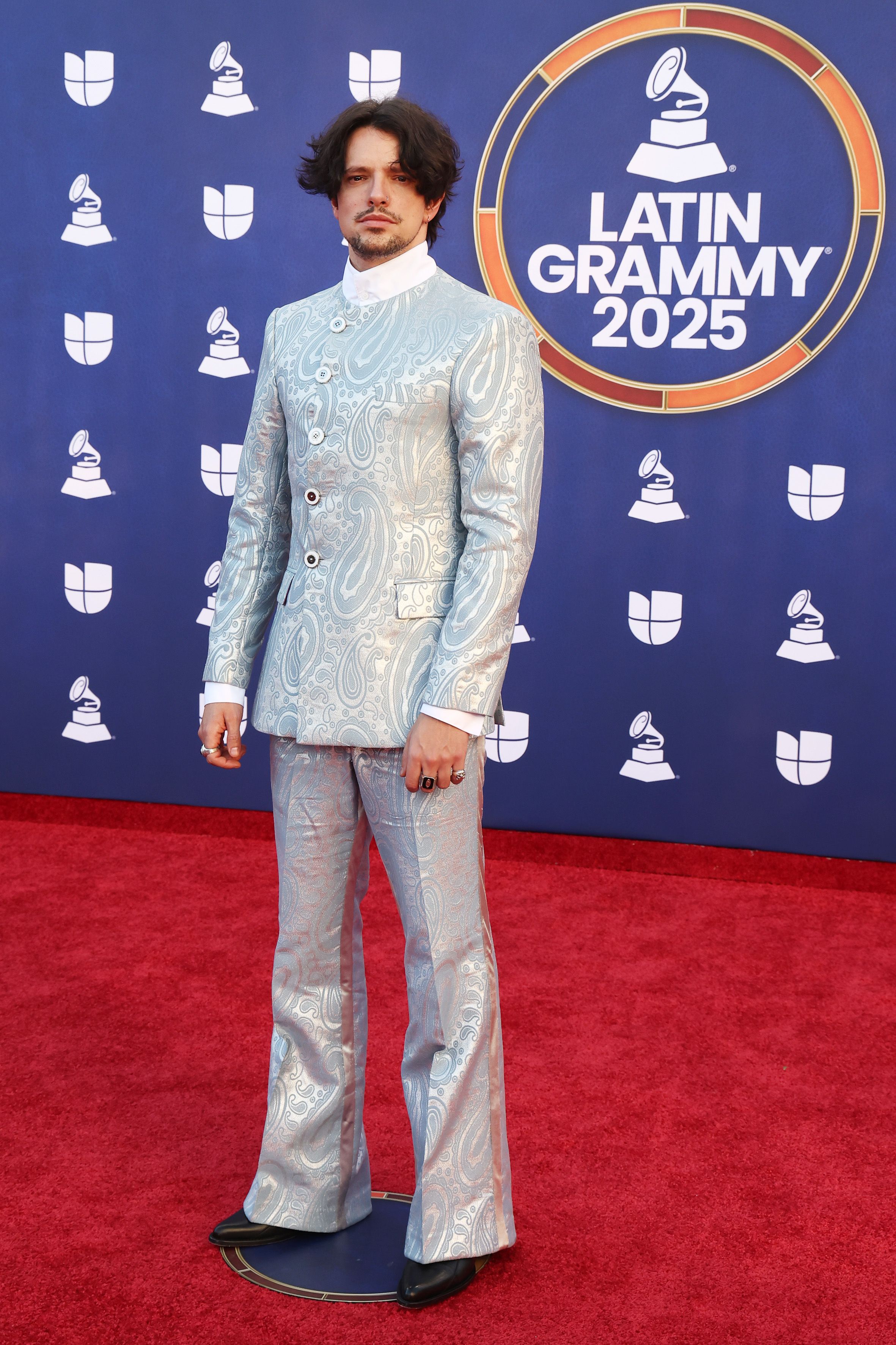 Maluma es el más elegante con blazer de lunares en la alfombra roja de ...