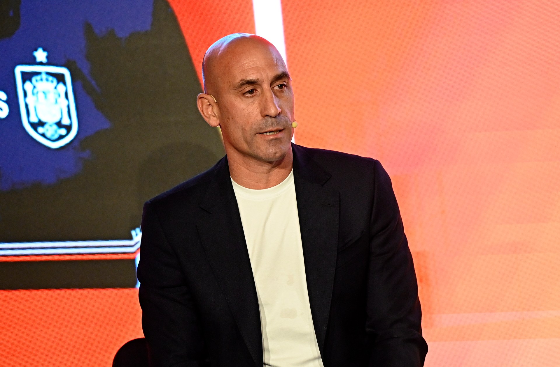 Luis Rubiales pelted with eggs... by his own uncle