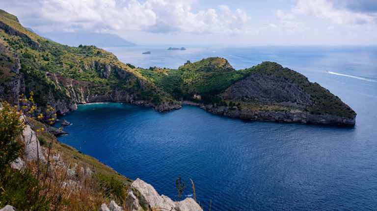 Italy's Hidden Natural Pools Offer A Pristine Swimming Oasis With ...