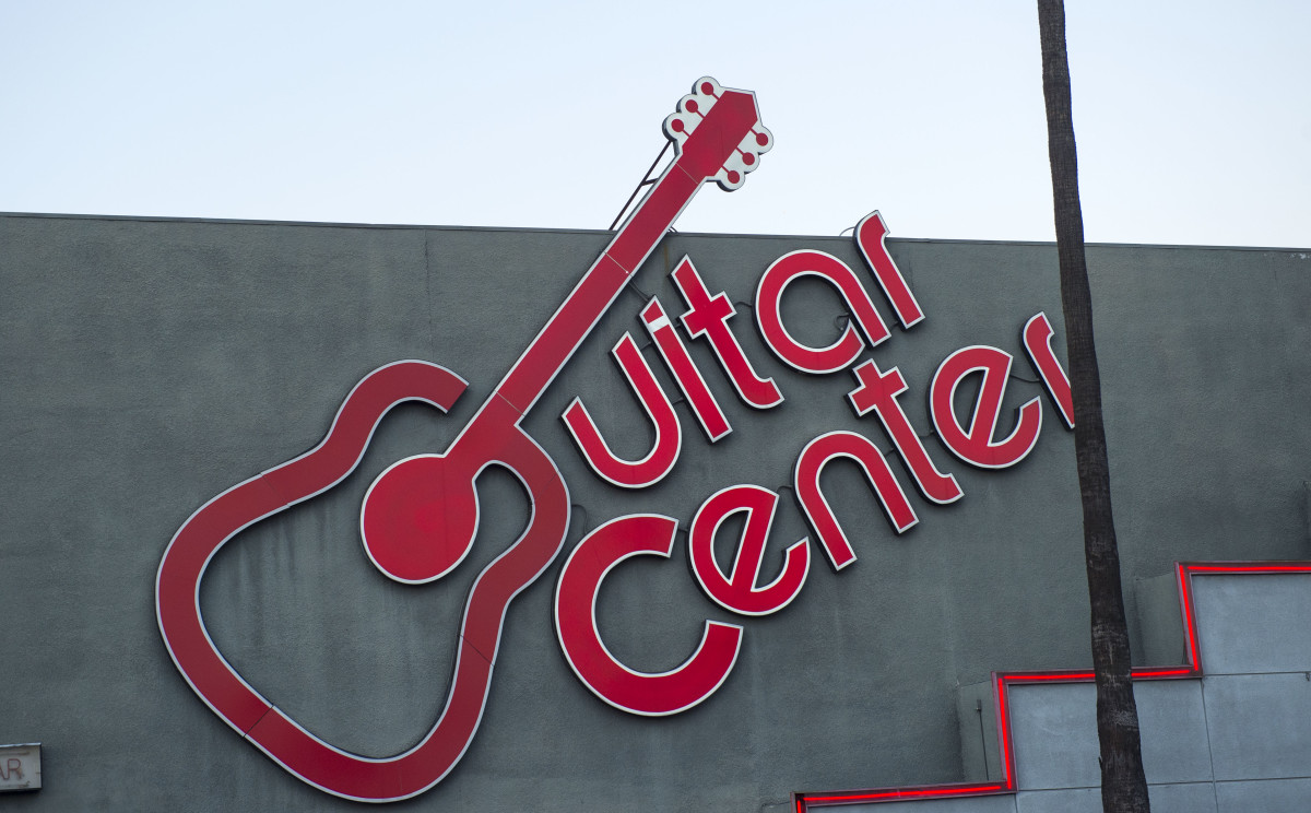 Guitar Center's 'Perfect Beginner Guitar' Bundle Is Under $300, but ...