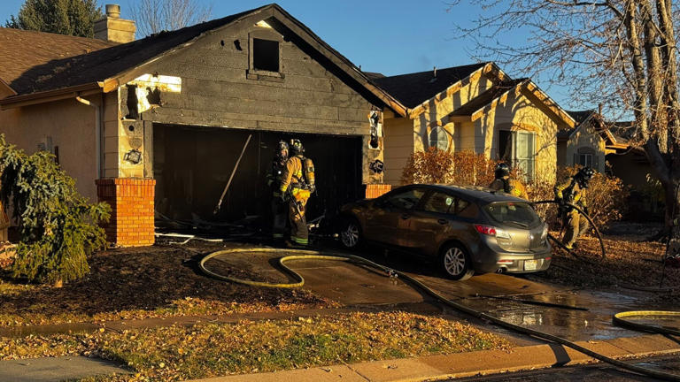 Crews knock down garage fire in southeast Colorado Springs