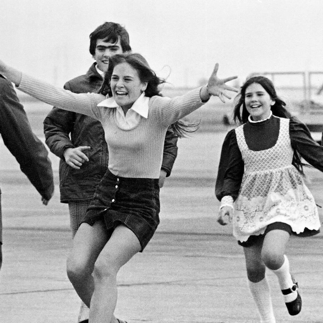 Air Force lieutenant colonel in iconic Vietnam War photo "Burst of Joy ...