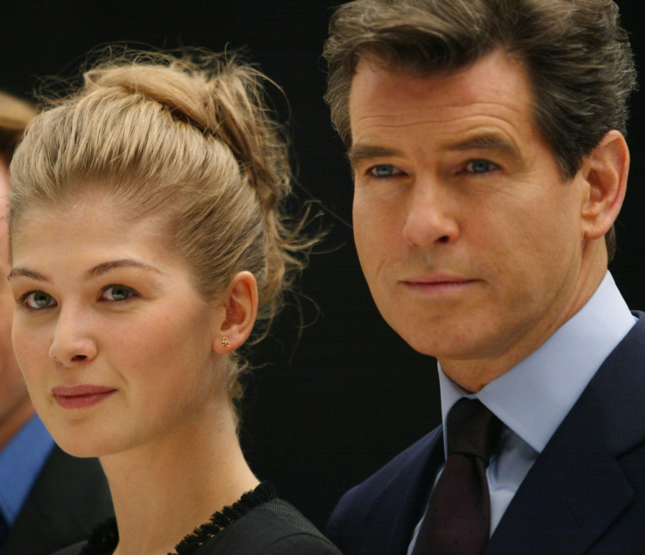 Former Bond Girl Rosamund Pike Recalls 'Embarrassing' Love Scene Moment ...