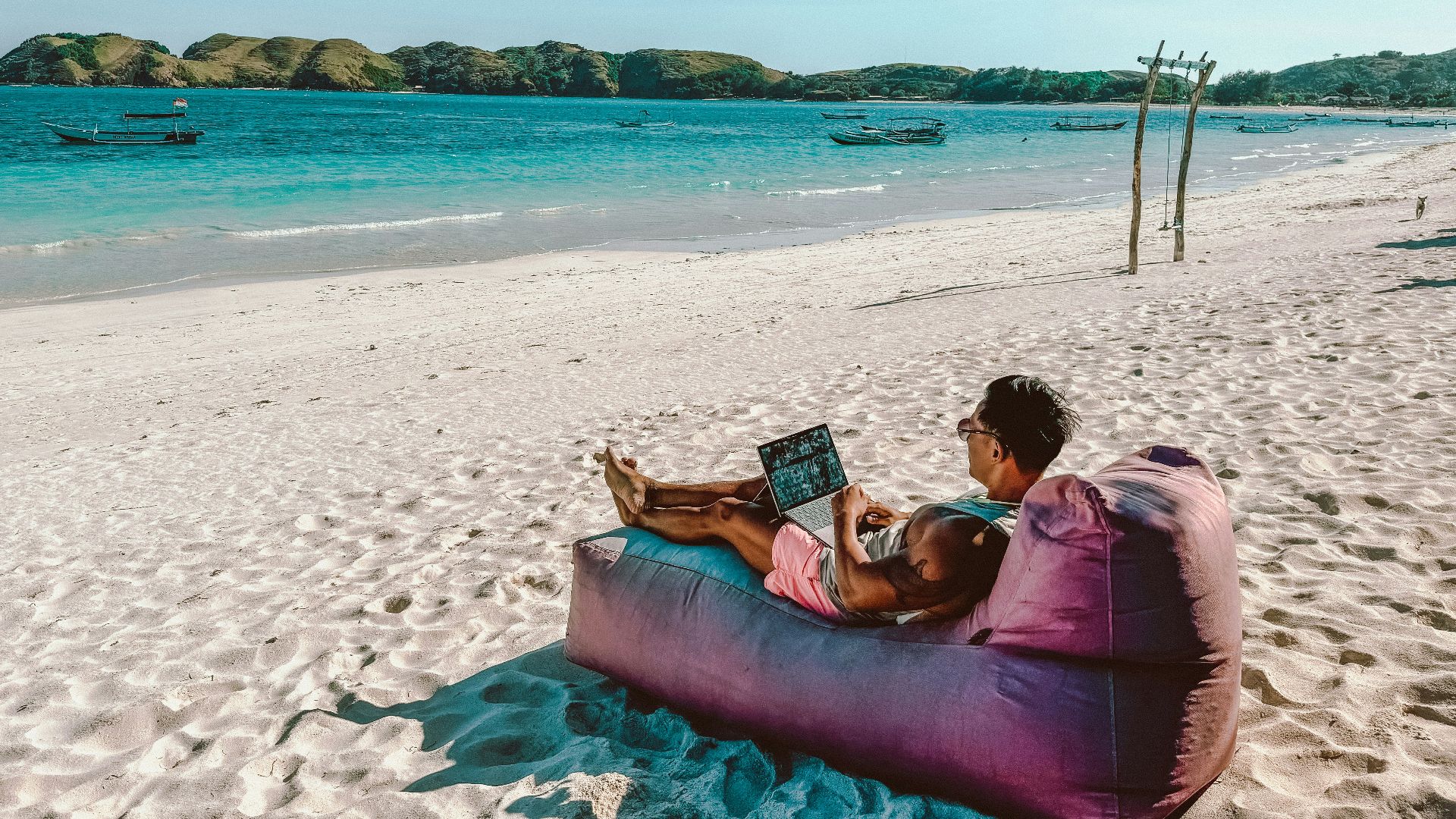 More Employees Are Working While Traveling. Here’s Why You Should Do It Too
