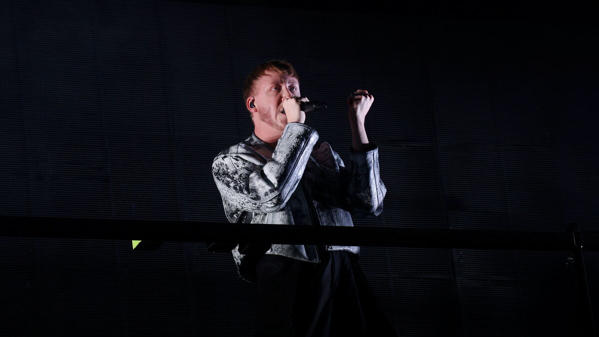 Cérémonie du 13 Novembre : les images de l’interprétation de « L’Absent ...