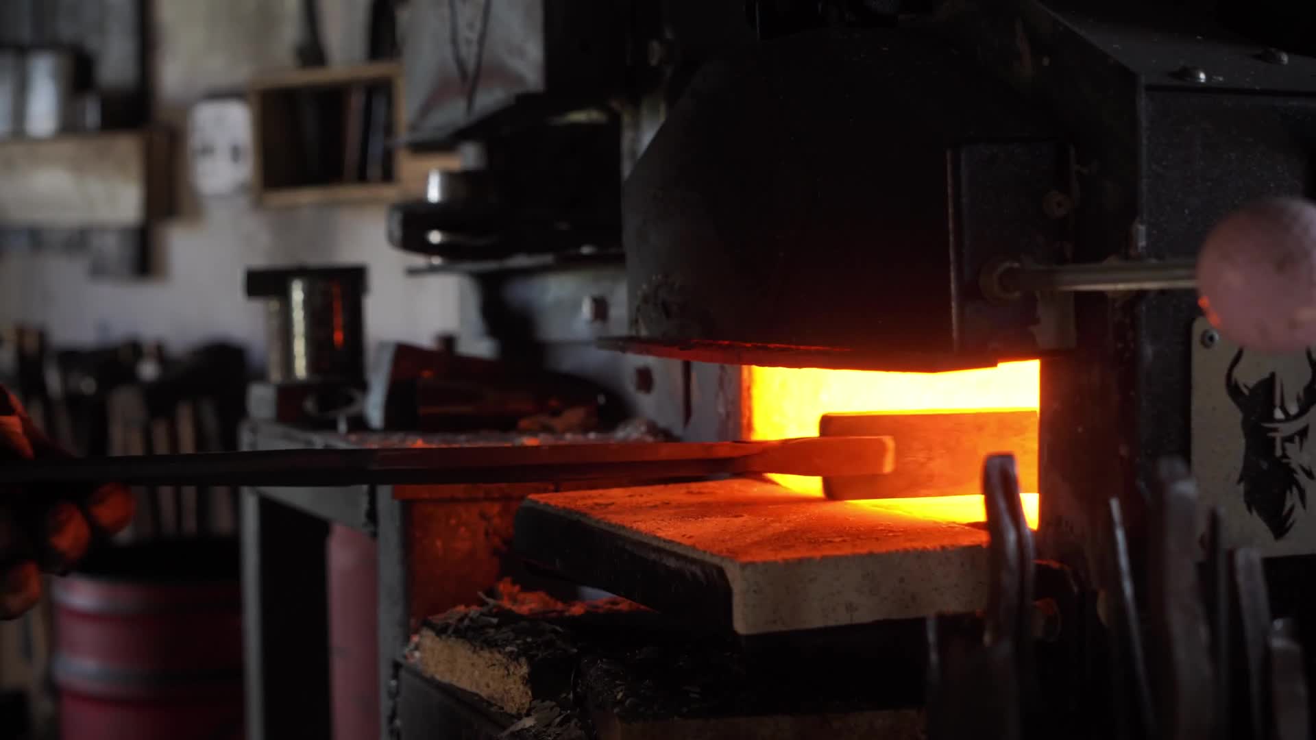 The art of blacksmithing: forging a Viking axe