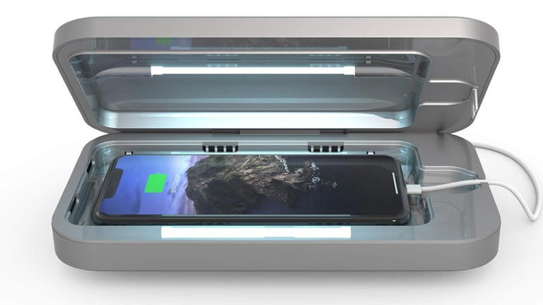 Why There's Only One Good Way To Clean Smartphone Screens