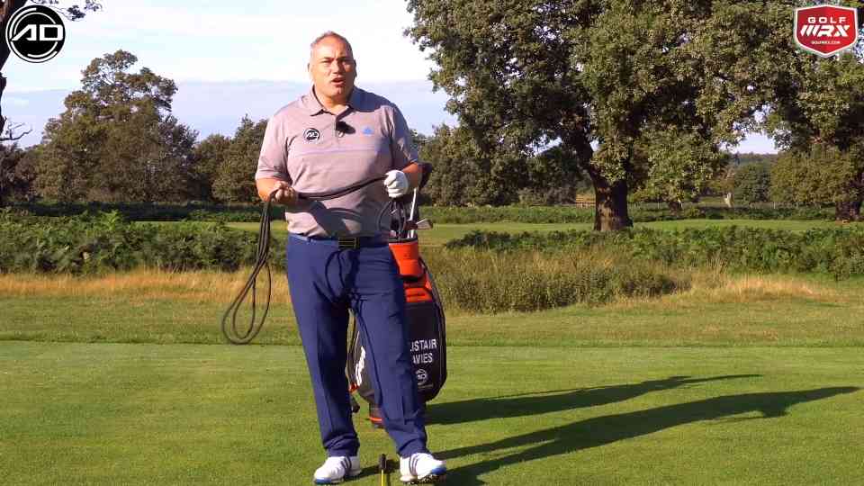 This Simple Golf Swing Makes the Game Easier