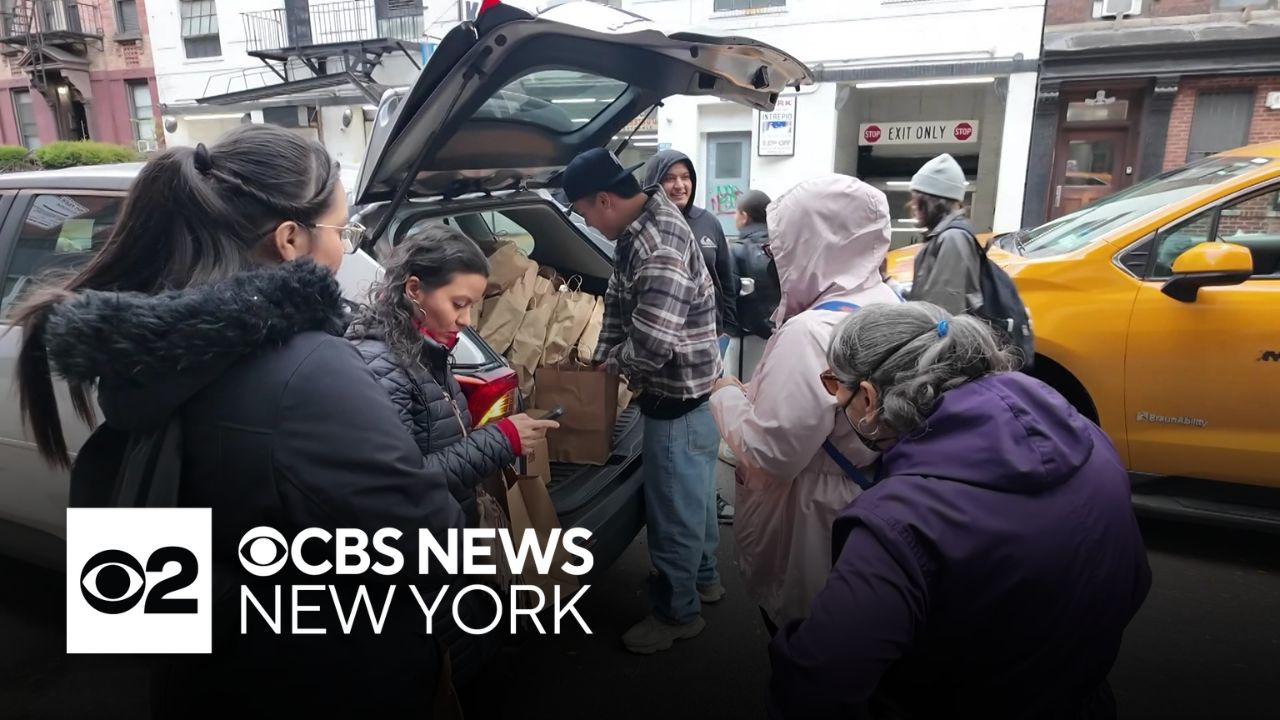 New Yorkers lining up for fried rice sold out of the trunk of a car