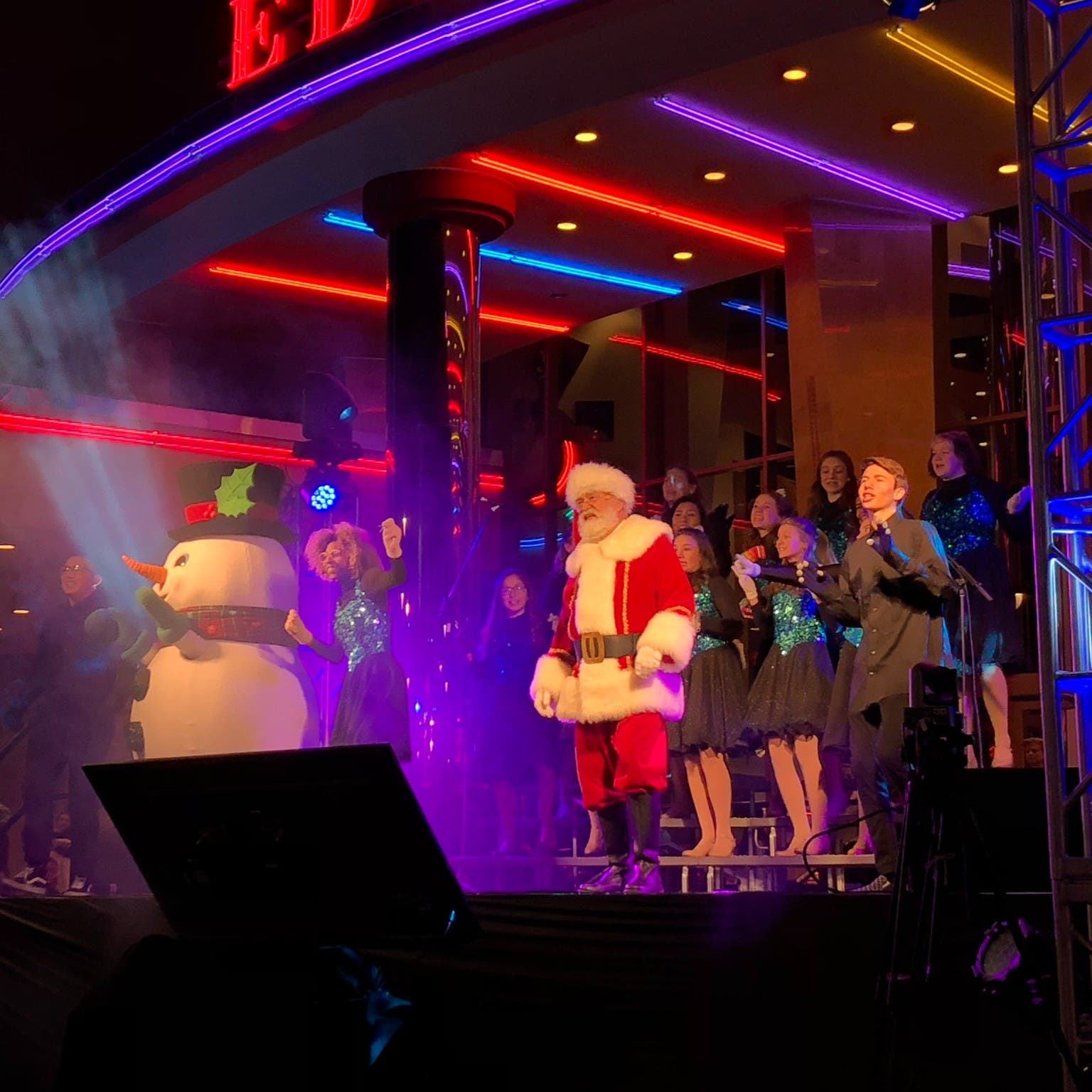 Christmas Tree Lighting This Weekend 'Rain Or Shine' At Promenade ...