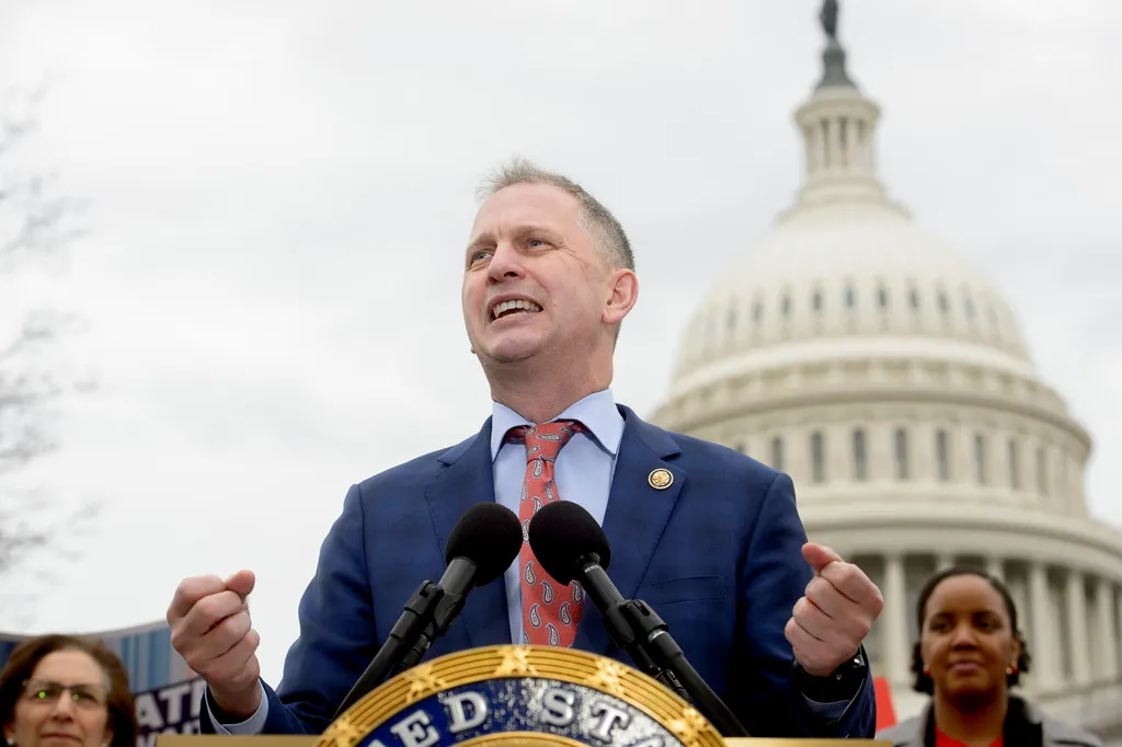 House Democrat claims Trump spent Thanksgiving 2017 with Epstein ...