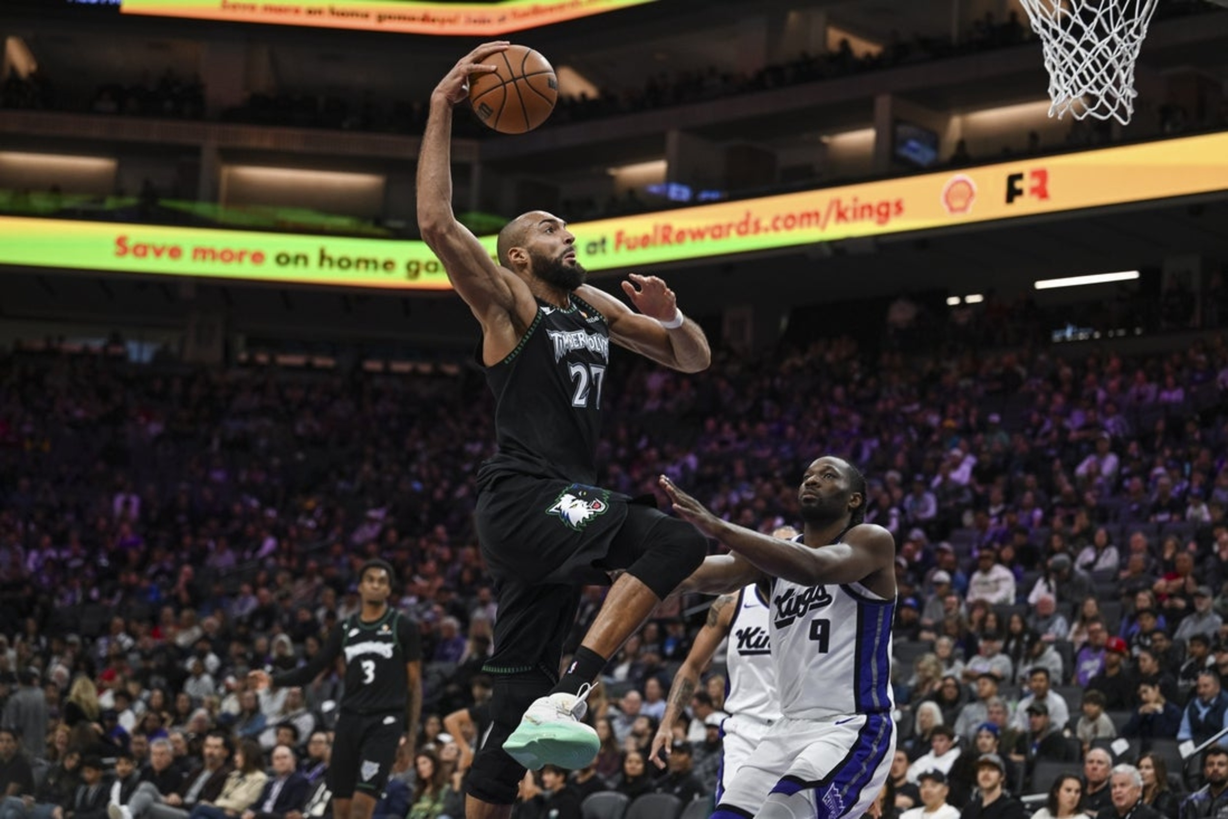 Headed in opposite directions, Kings, Wolves meet in NBA Cup