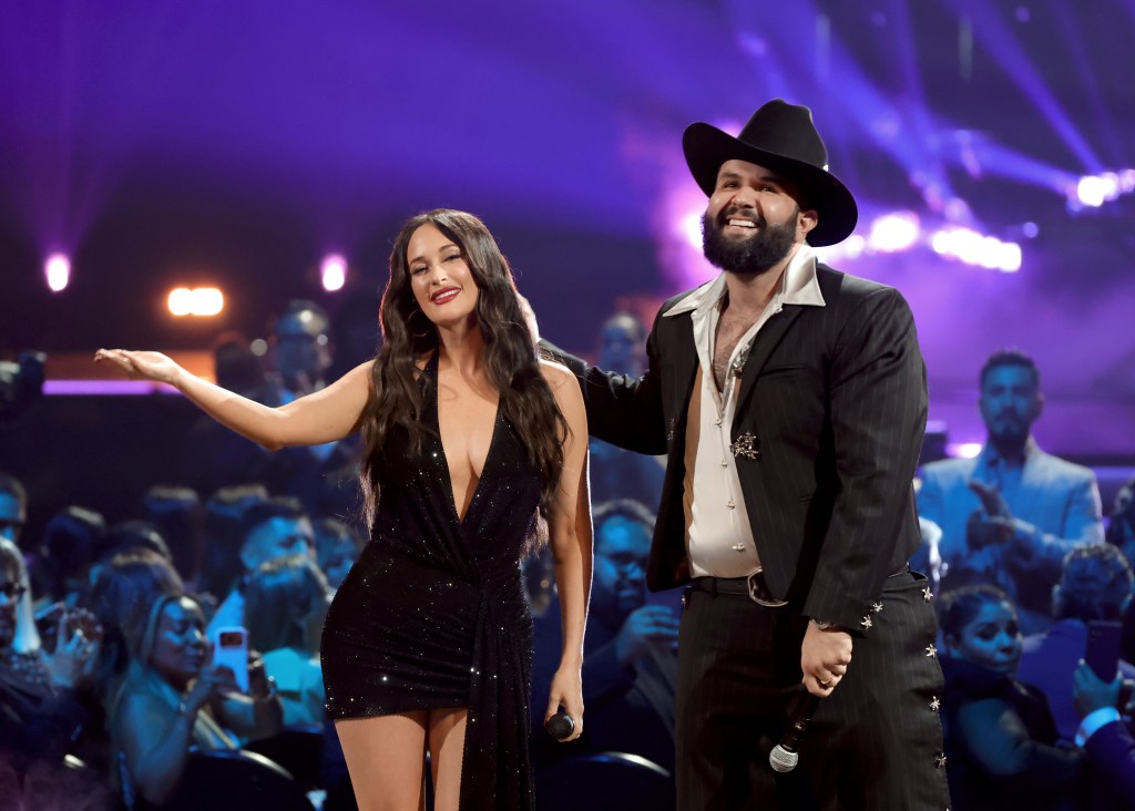 Kacey Musgraves and Carin León Share the Latin Grammys Stage for Live ...