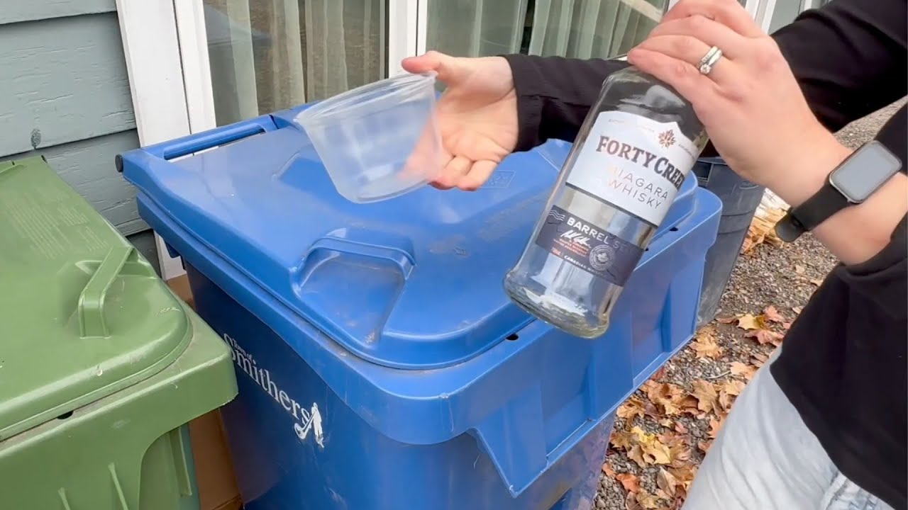 People are surprised by her GENIUS whiskey bottle hack!