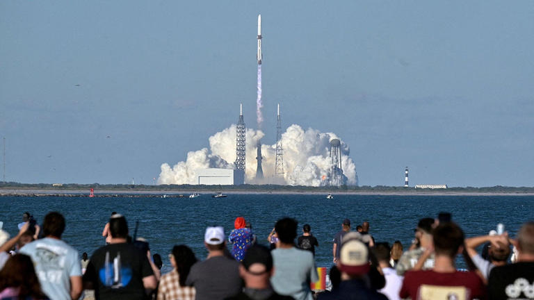 Blue Origin sends NASA's 2 EscaPADE spacecraft toward Mars