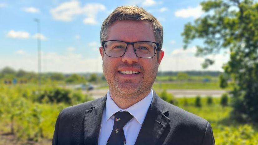 Money access concerns as cash machine numbers drop