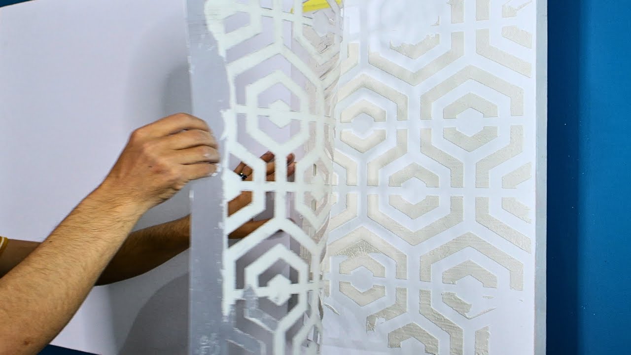 With the stencil, a creative way to make wall decor in an abstract style