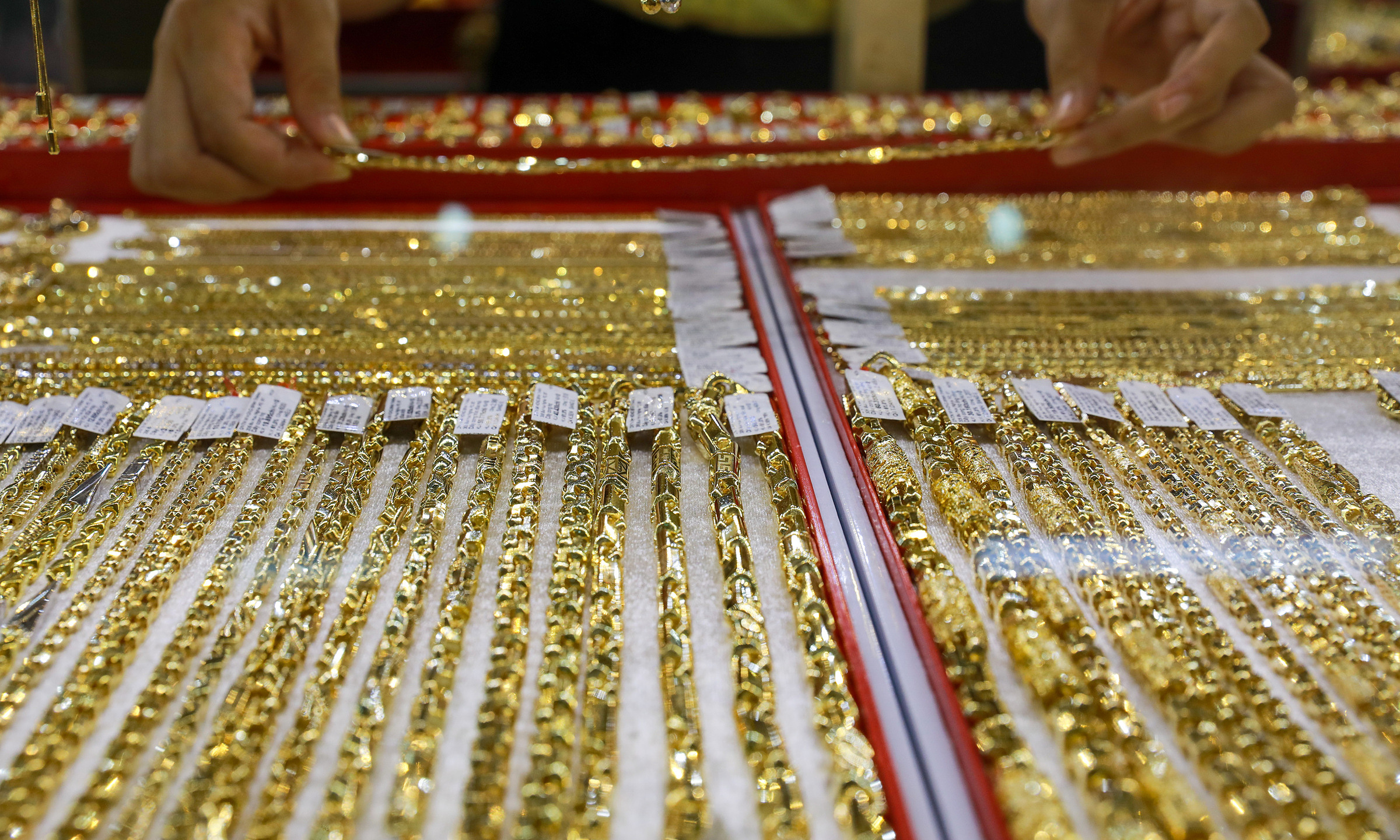 Gold prices slide