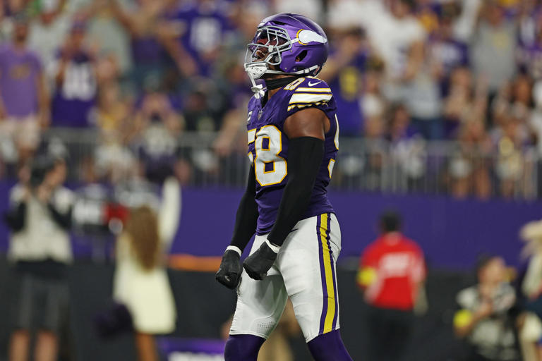 What positions do the Vikings have an edge at against the Commanders?