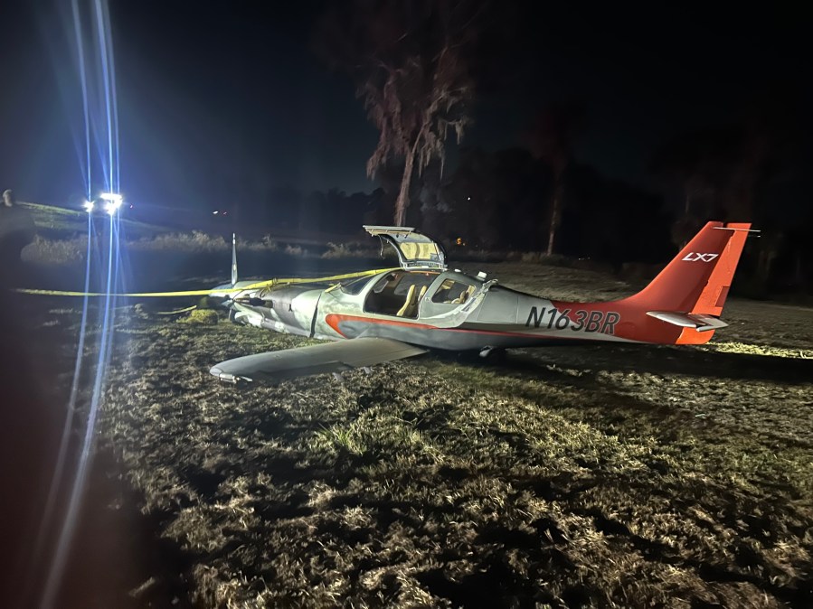 Small plane crashes on Bacon Park Golf Course